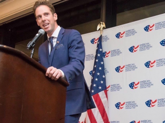 From Triple M's Hot Breakfast to LA: The extraordinary life of Duncan ...